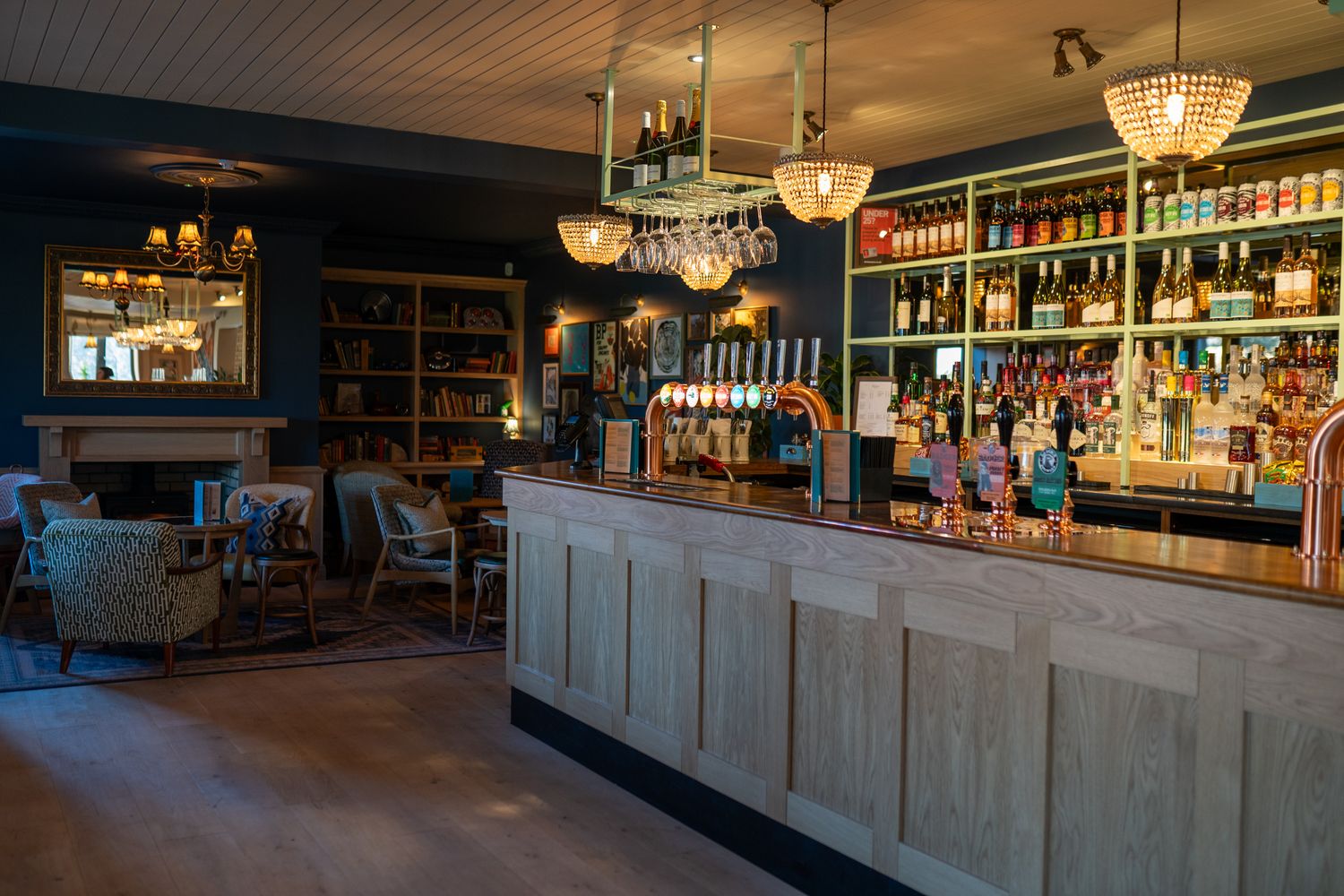Hall & Woodhouse Crowthorne | Pub in Berkshire for all day dining