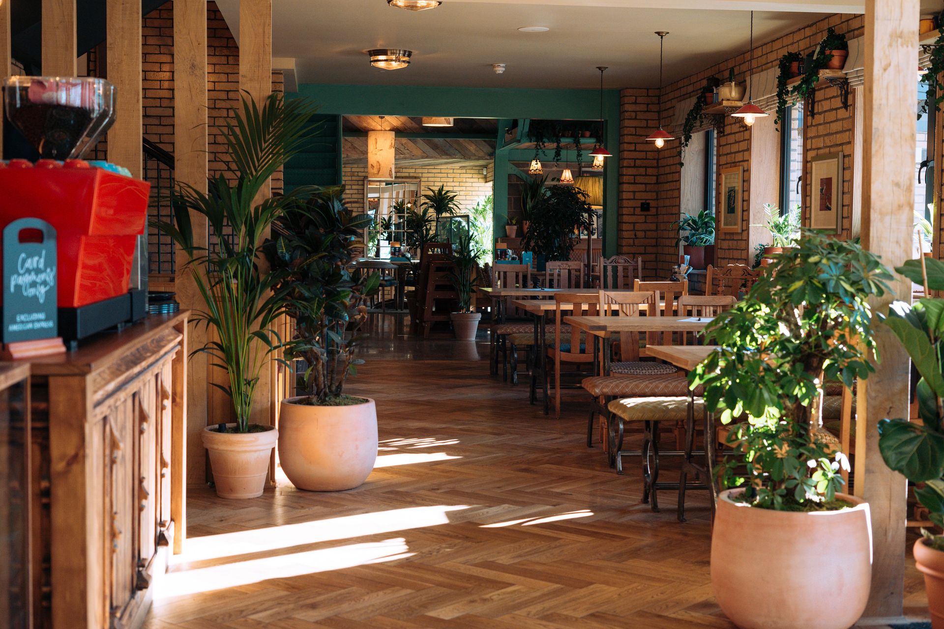 Hall & Woodhouse Crowthorne | Pub in Berkshire for all day dining